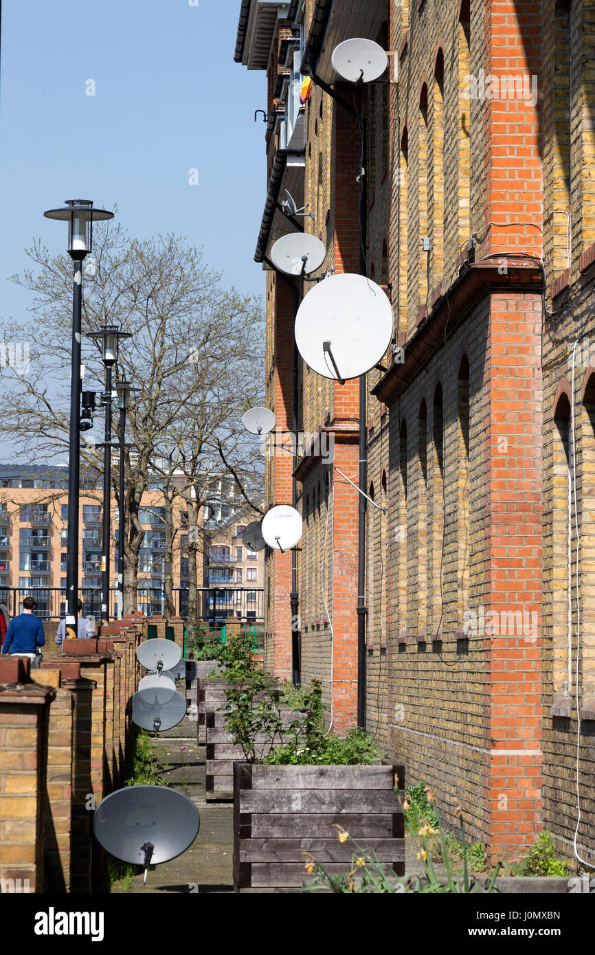Satellite dishes on the exterior of Hythe House, Railway Avenue ...