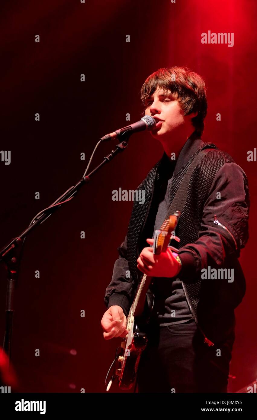 Jake bugg guitarist hi-res stock photography and images - Alamy