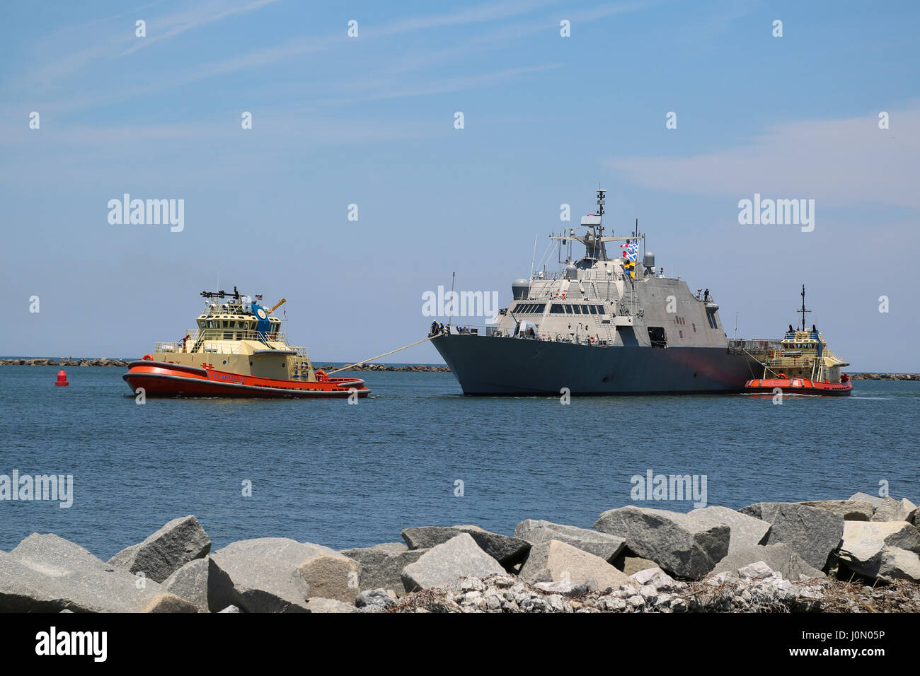 USS Milwaukee (LCS-5) being towed into the harbor basin at NS Mayport ...