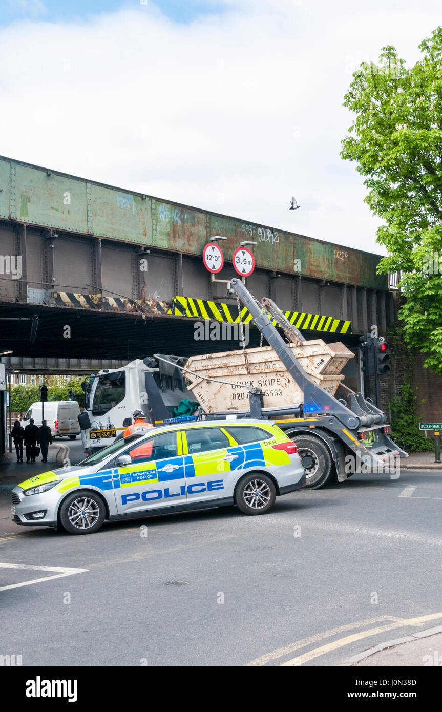 Skip Lorry High Resolution Stock Photography and Images - Alamy