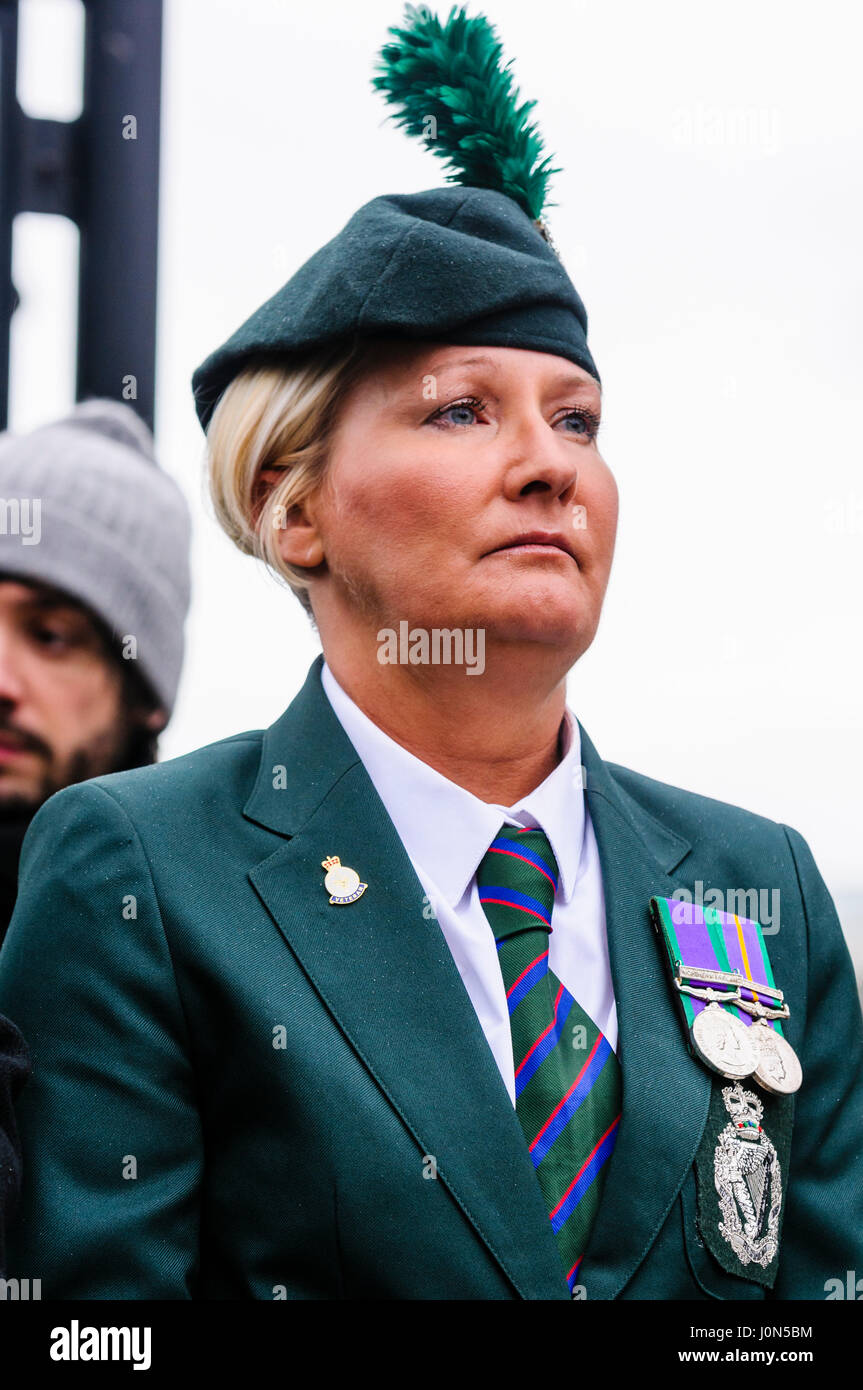 British army soldier woman hi-res stock photography and images - Alamy