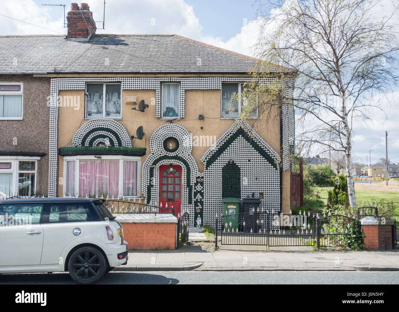Hartlepool, County Durham, UK. 14th Apr, 2017. Weather: A cool and ...
