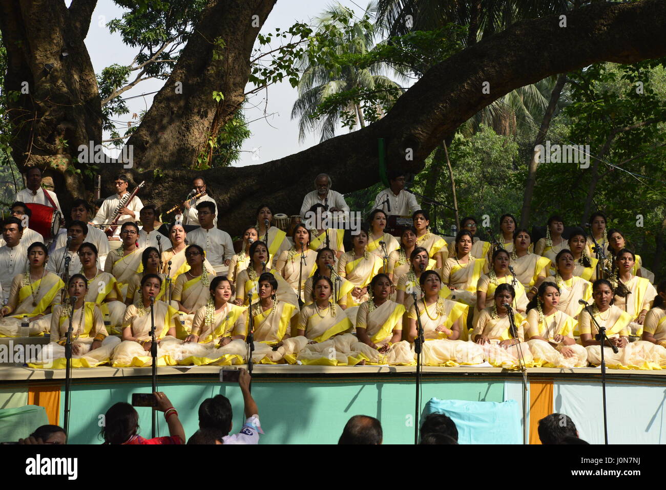 Dhaka, Bangladesh. 14th Apr, 2017. Bangladeshi singers are singing at a ...