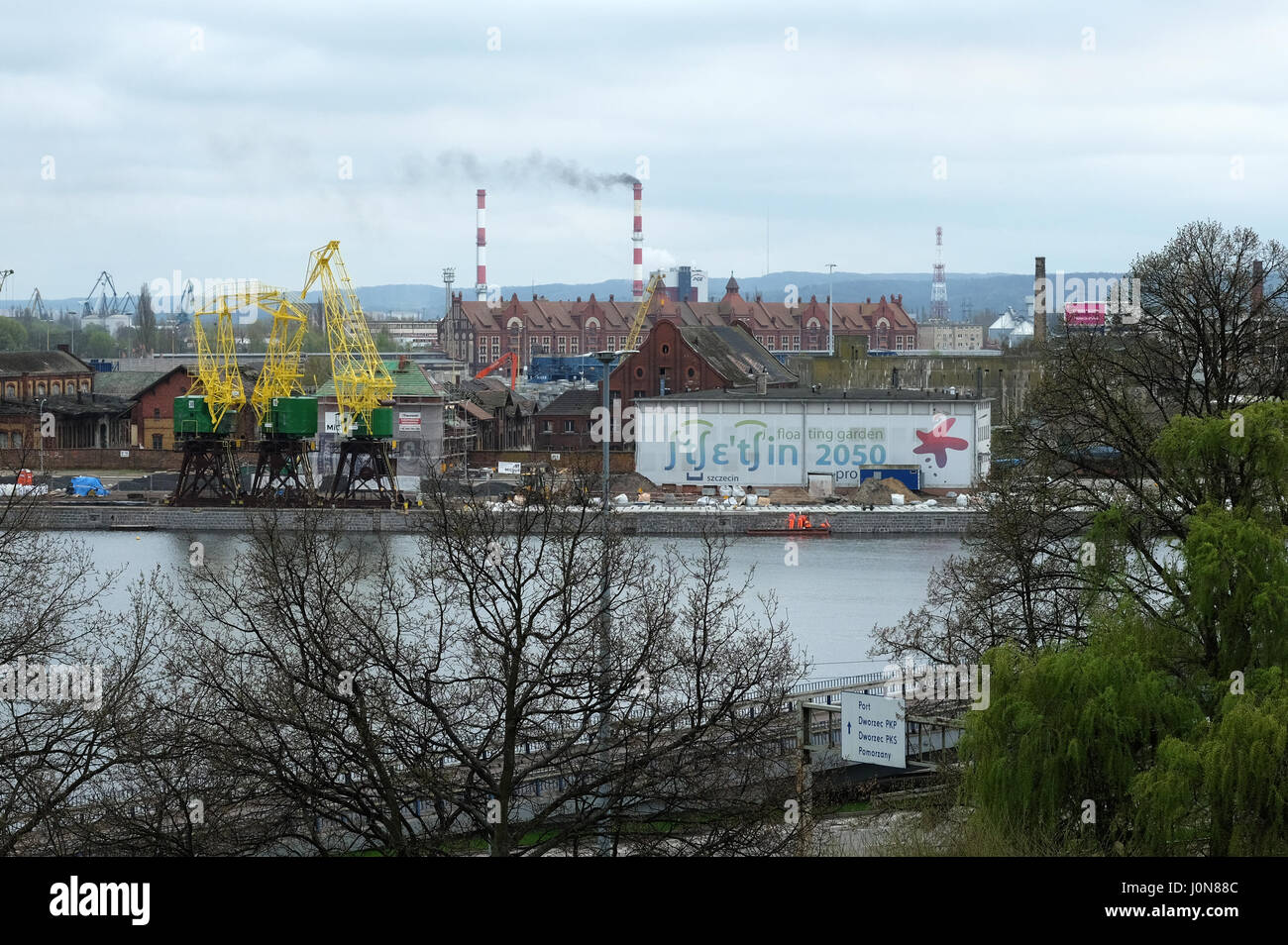 Szczecin, Poland. 08th Apr, 2017. The port area of Szczecin on the Oder ...
