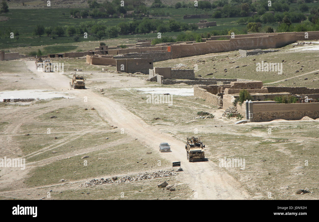 Nangarhar, Afghanistan. 14th April, 2017. Afghan army soldiers are ...