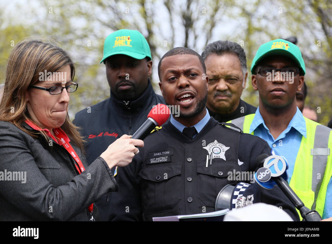 Chicago, USA. 14th Apr, 2017. Joshua Shelton (C), police officer who ...
