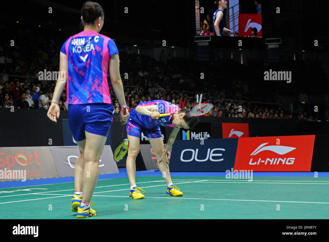 Singapore. 15th Apr, 2017. South Korea's Jung Kyung Eun(R)/Shin Seung ...