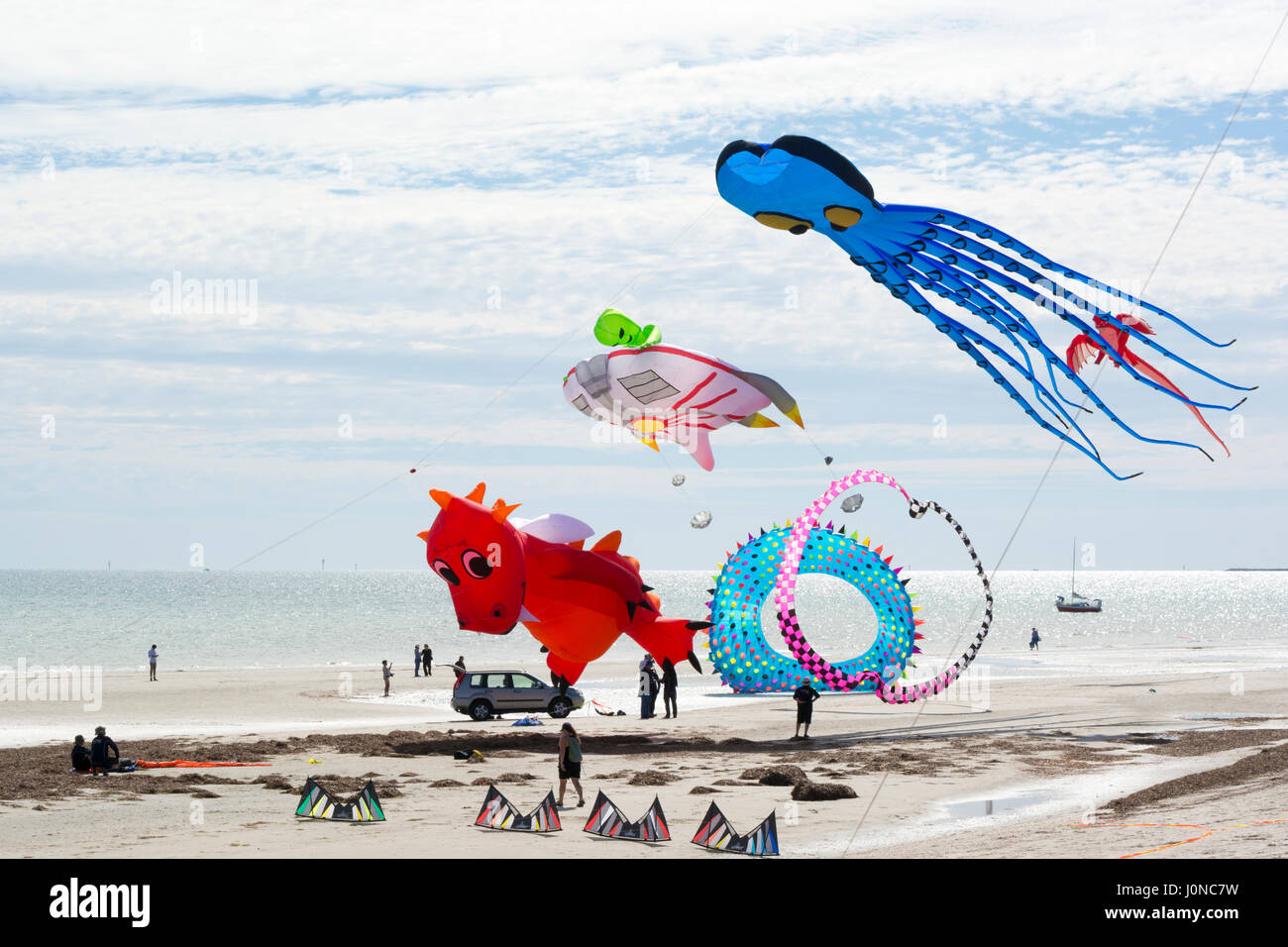 Ufo kite hi-res stock photography and images - Alamy