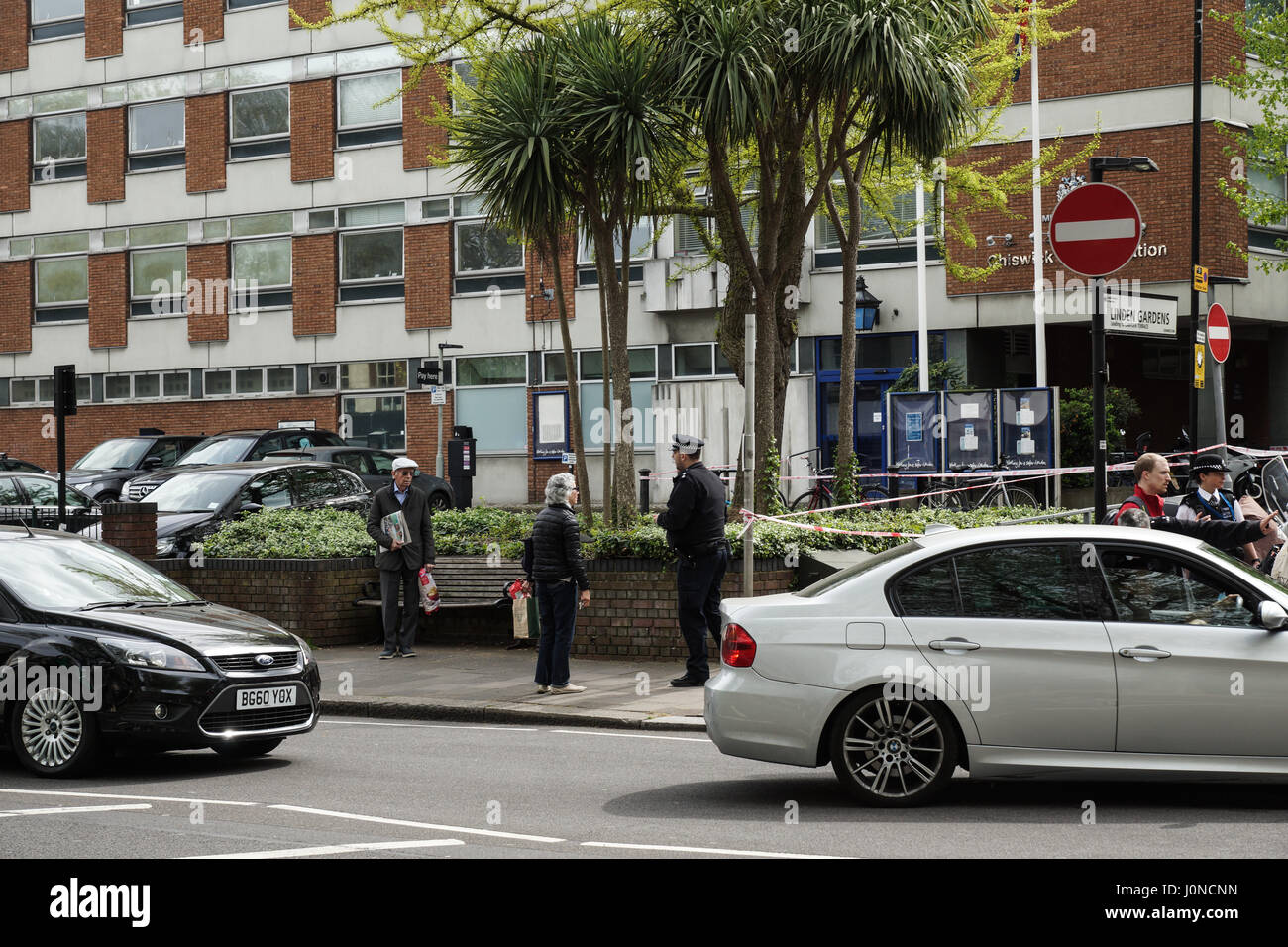 London, England. 15 April 2017. A suspect package left outside Chiswick ...
