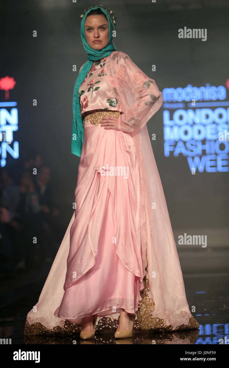 Modanisa hi-res stock photography and images - Alamy