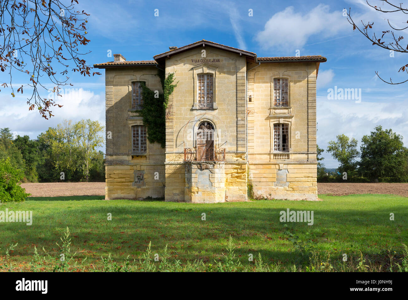 Empty abandoned ancient French chateau, Villa Cecile Jean in Bordeaux ...