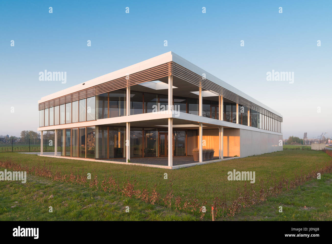 Office building in sunset hi-res stock photography and images - Alamy