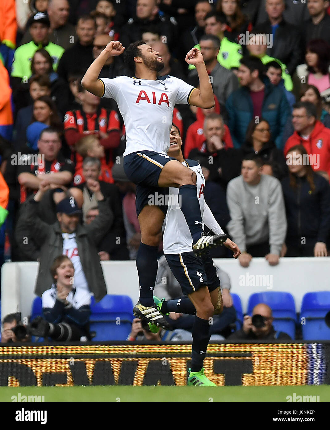 Tottenham Hotspur's Mousa Dembele celebrates scoring his side's first ...
