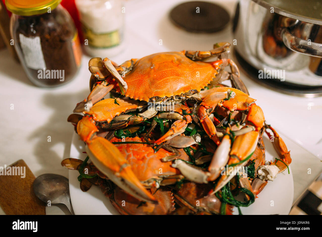 Mount cooked blue crabs in a bowl on a table with beer Stock Photo - Alamy
