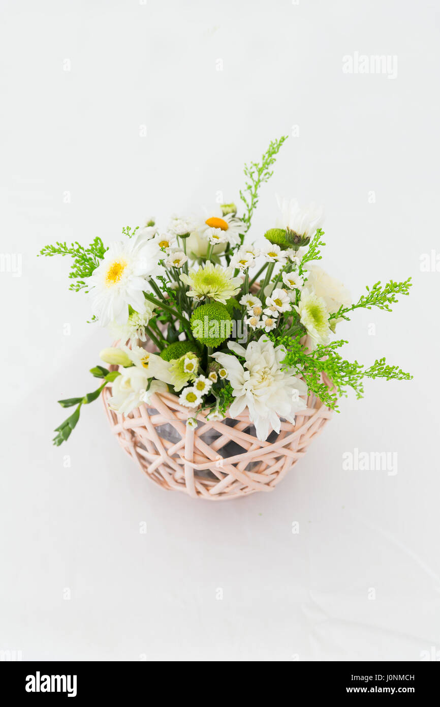 daisy flower bouquet Stock Photo - Alamy