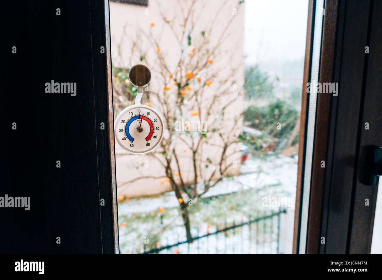 Cold 5 degree winter day hi-res stock photography and images - Alamy