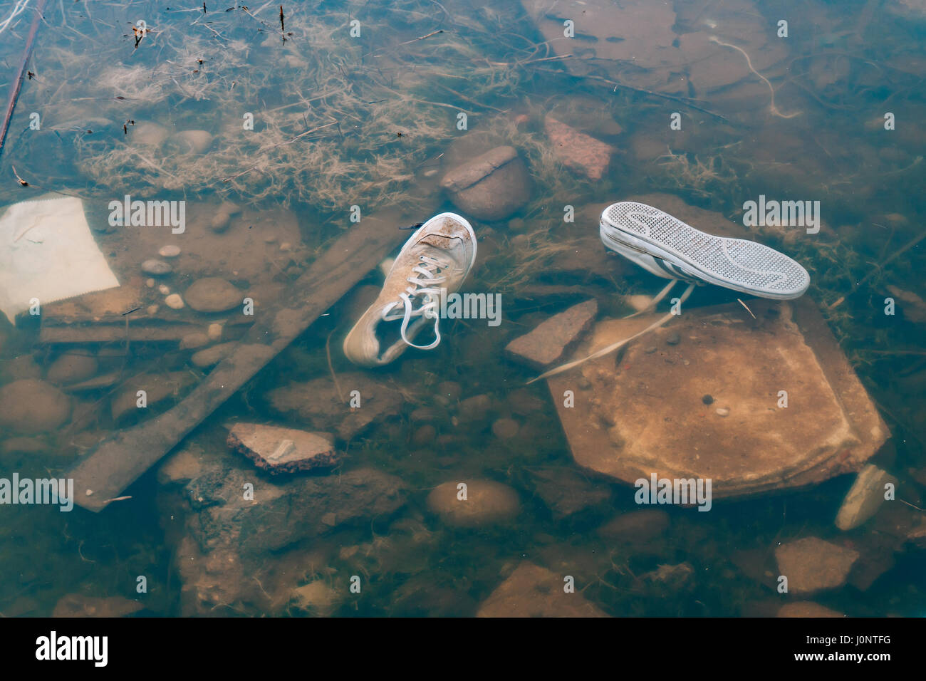 Plastic pollution ocean sneakers hi-res stock photography and images ...