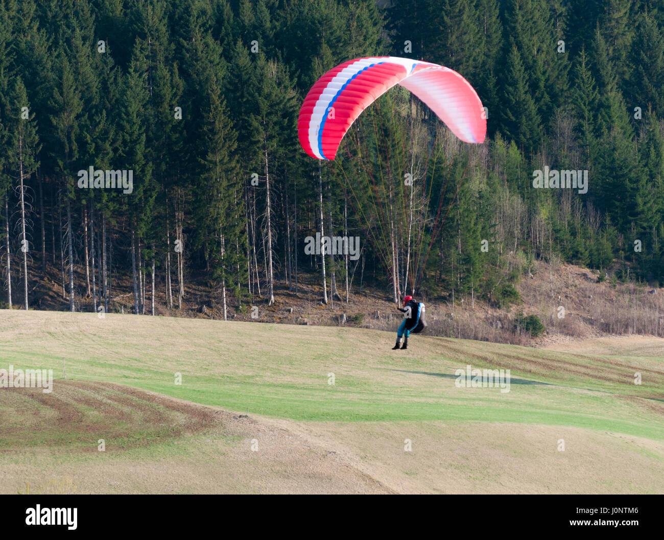 Parachute landing fall hi-res stock photography and images - Alamy