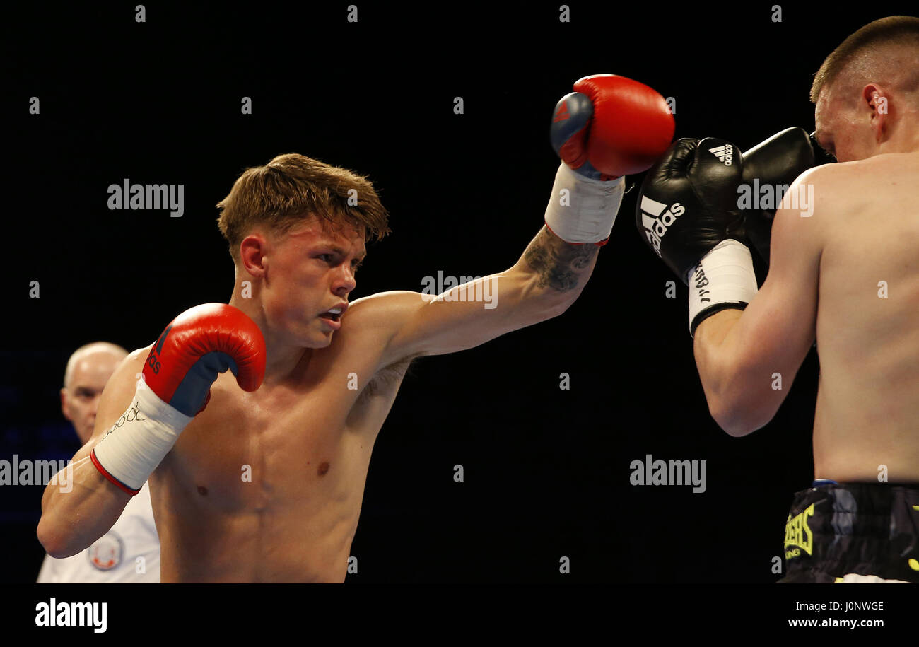 Charlie Edwards and Iain Butcher during the Vacant British Super ...