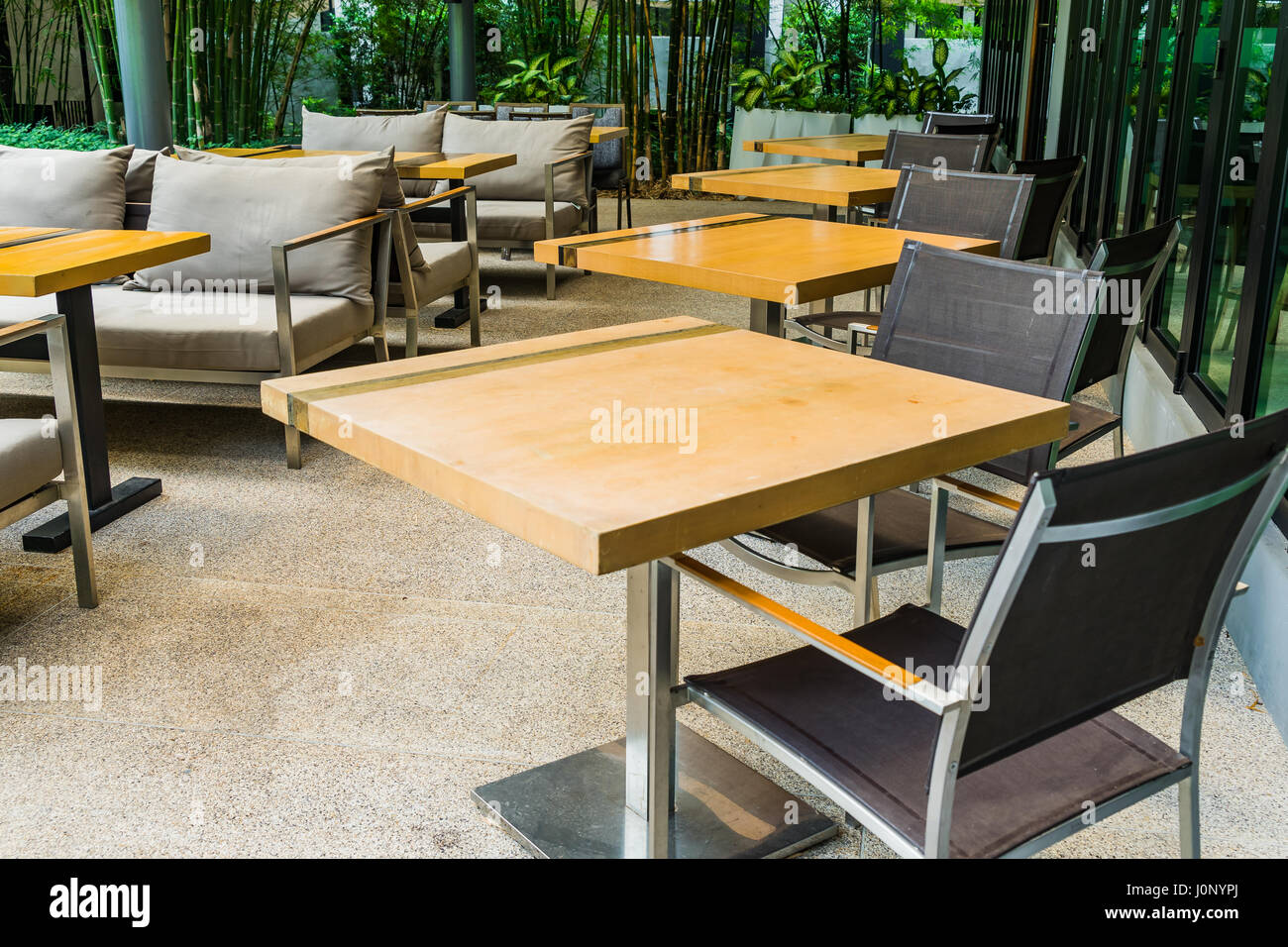Empty coffee tables hi-res stock photography and images - Alamy