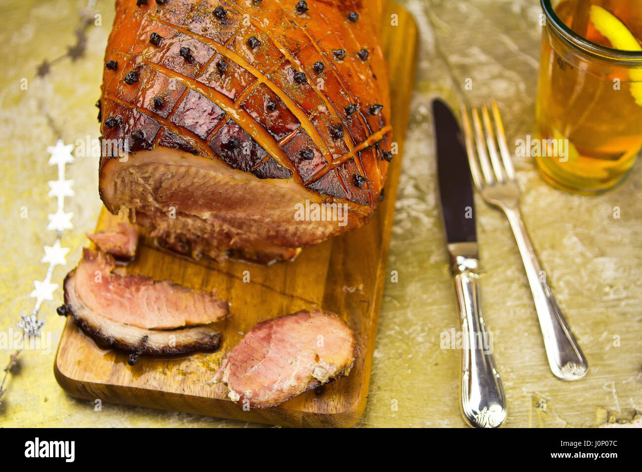 Baked ham cloves hi-res stock photography and images - Alamy