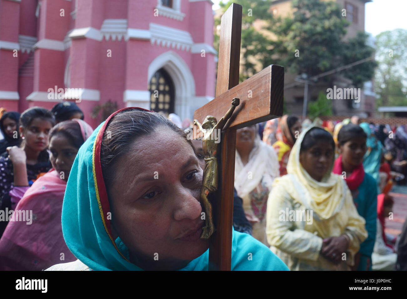 Lahore, Pakistan. 15th Apr, 2017. Pakistani Christian devotees attend ...