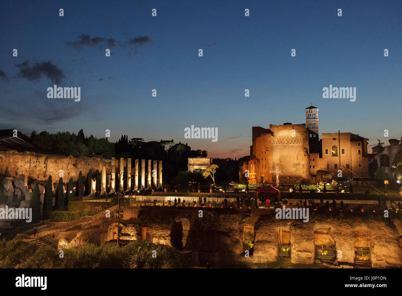 Pope Francis leads the Way of the Cross (Via Crucis in Latin ...