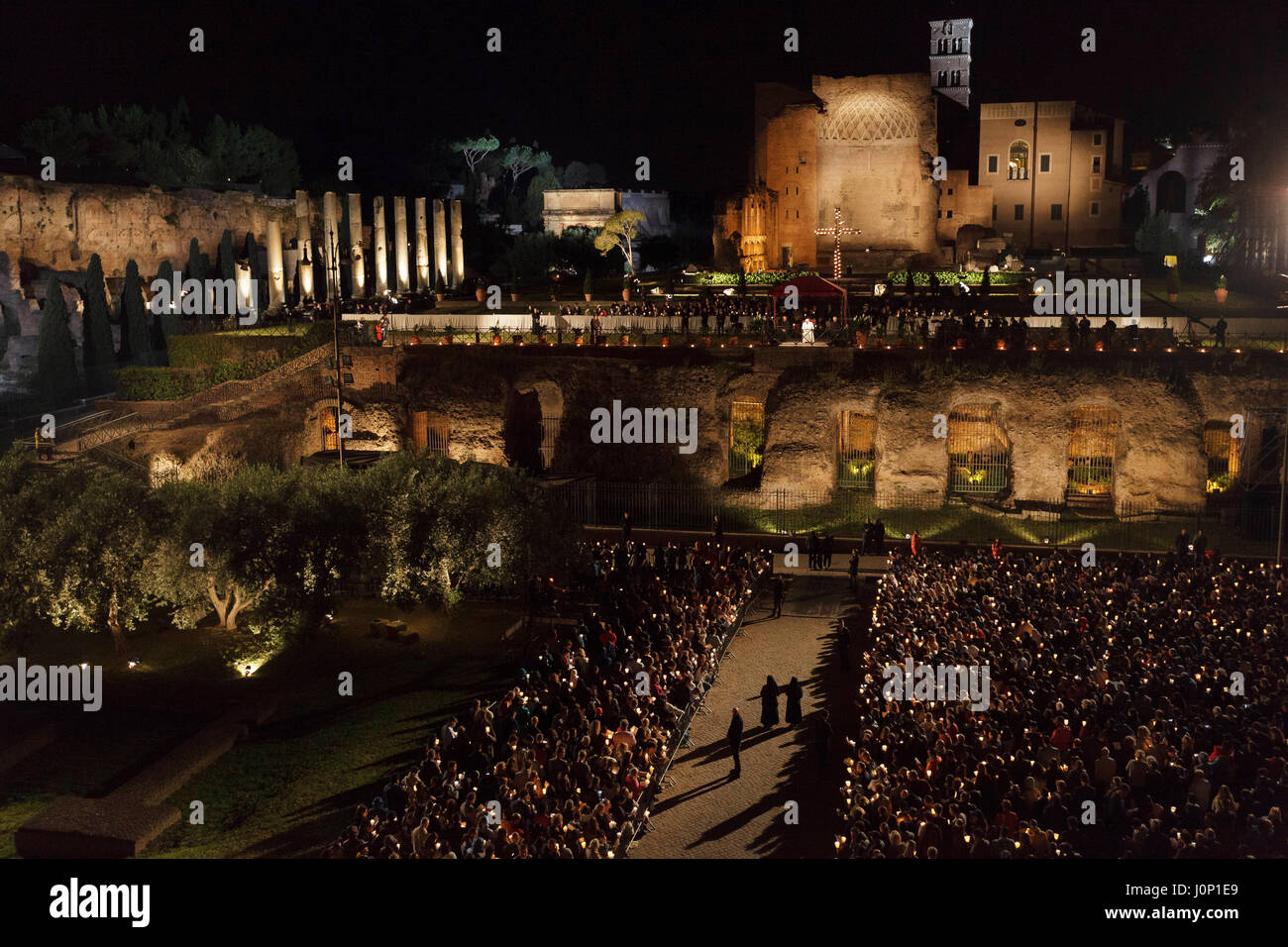 Pope Francis leads the Way of the Cross (Via Crucis in Latin ...