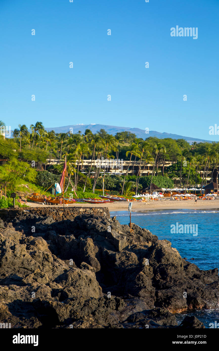 Kaunaoa Beach, Mauna Kea Beach and Resort, Mauna Kea in Background ...