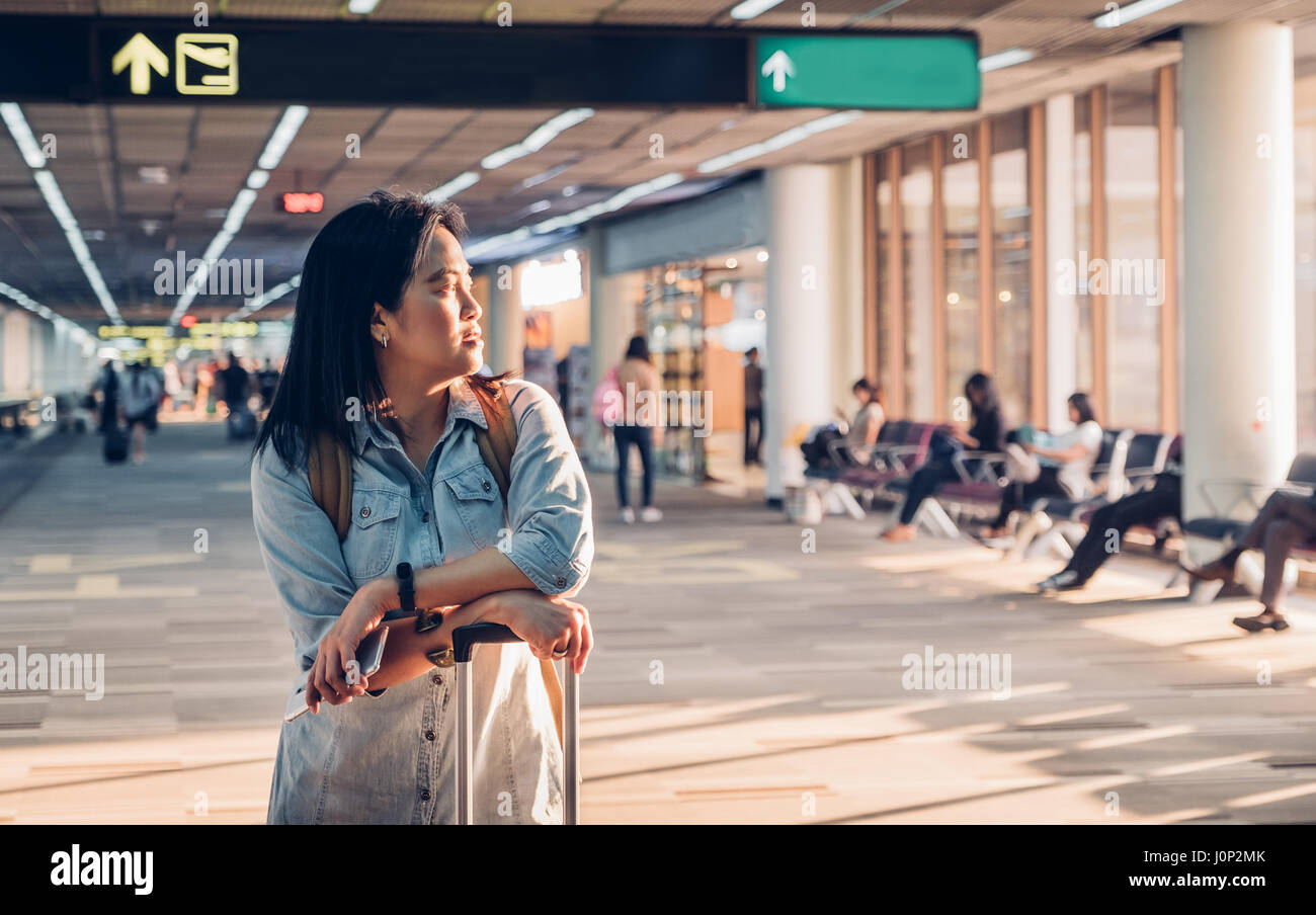 Looking out plane window hi-res stock photography and images - Alamy