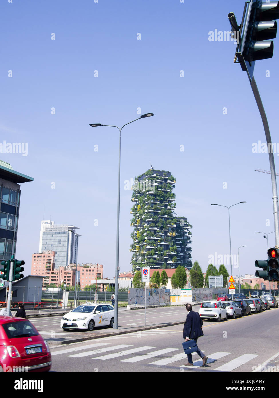 Il bosco verticale building by archtiect Stefano Boeri, city view ...