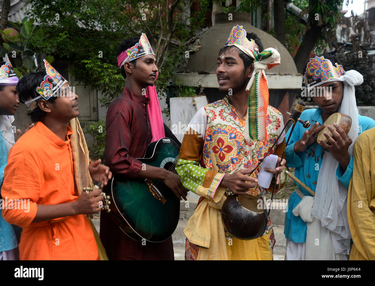 Kolkata, India. 15th Apr, 2017. Bengali participate in "Mangal Yatra ...