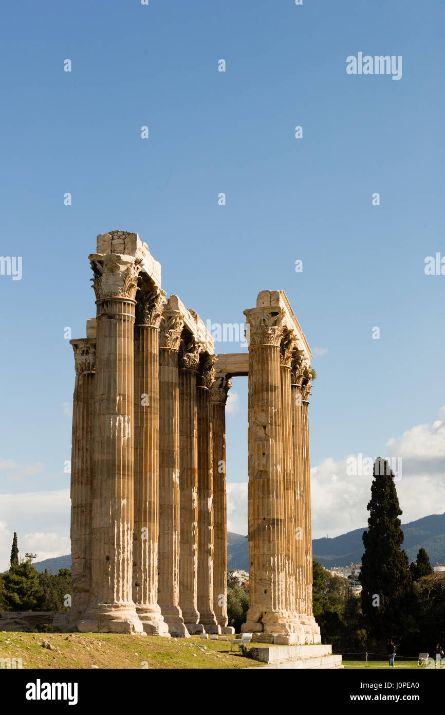 Corinthian columns of Zeus temple in Athens, Greece (Shot with Canon 1D ...