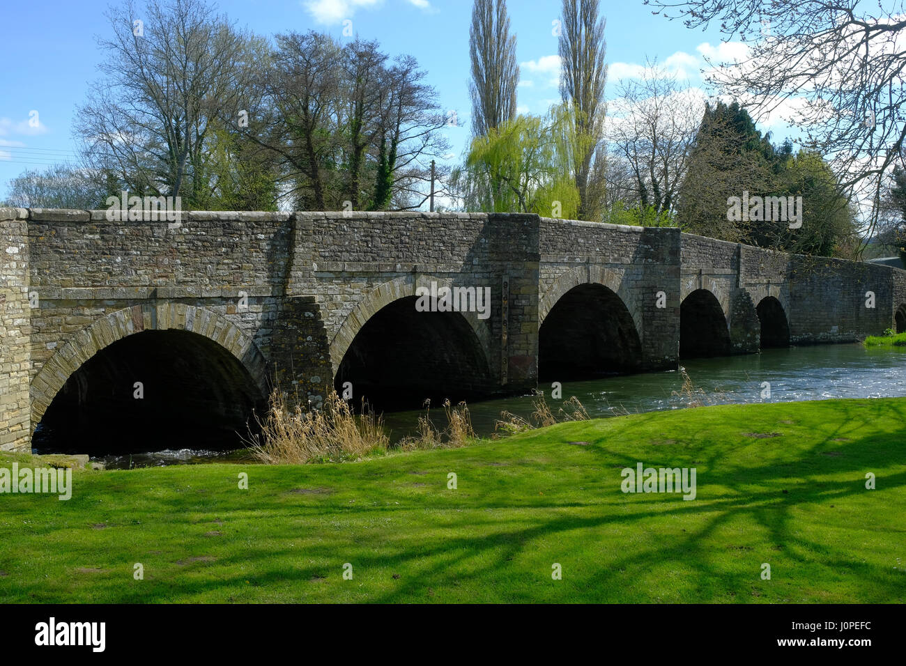 Bridge over river teme hi-res stock photography and images - Alamy