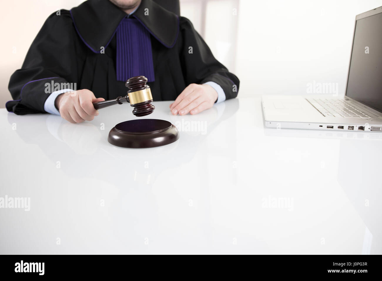 Law and justice concept. Gavel of the jugde and scale of justice Stock ...