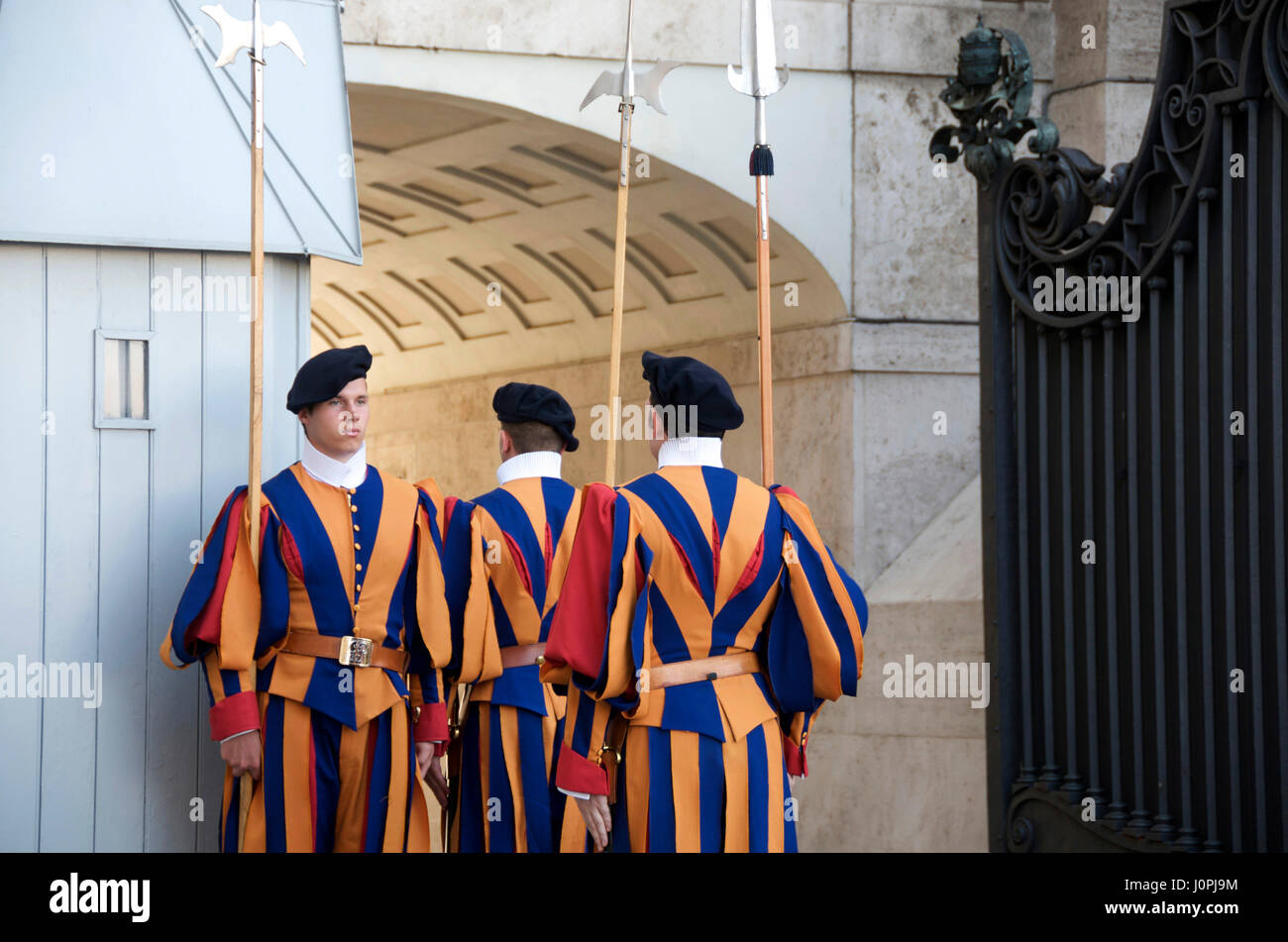Swiss soldiers of the Swiss Guard at St. Peter's Basilica, Vatican ...