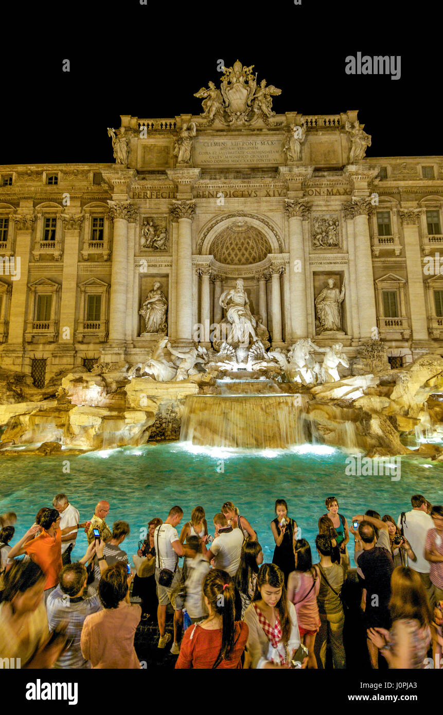 Sculptures on fountain trevi fountain hi-res stock photography and ...