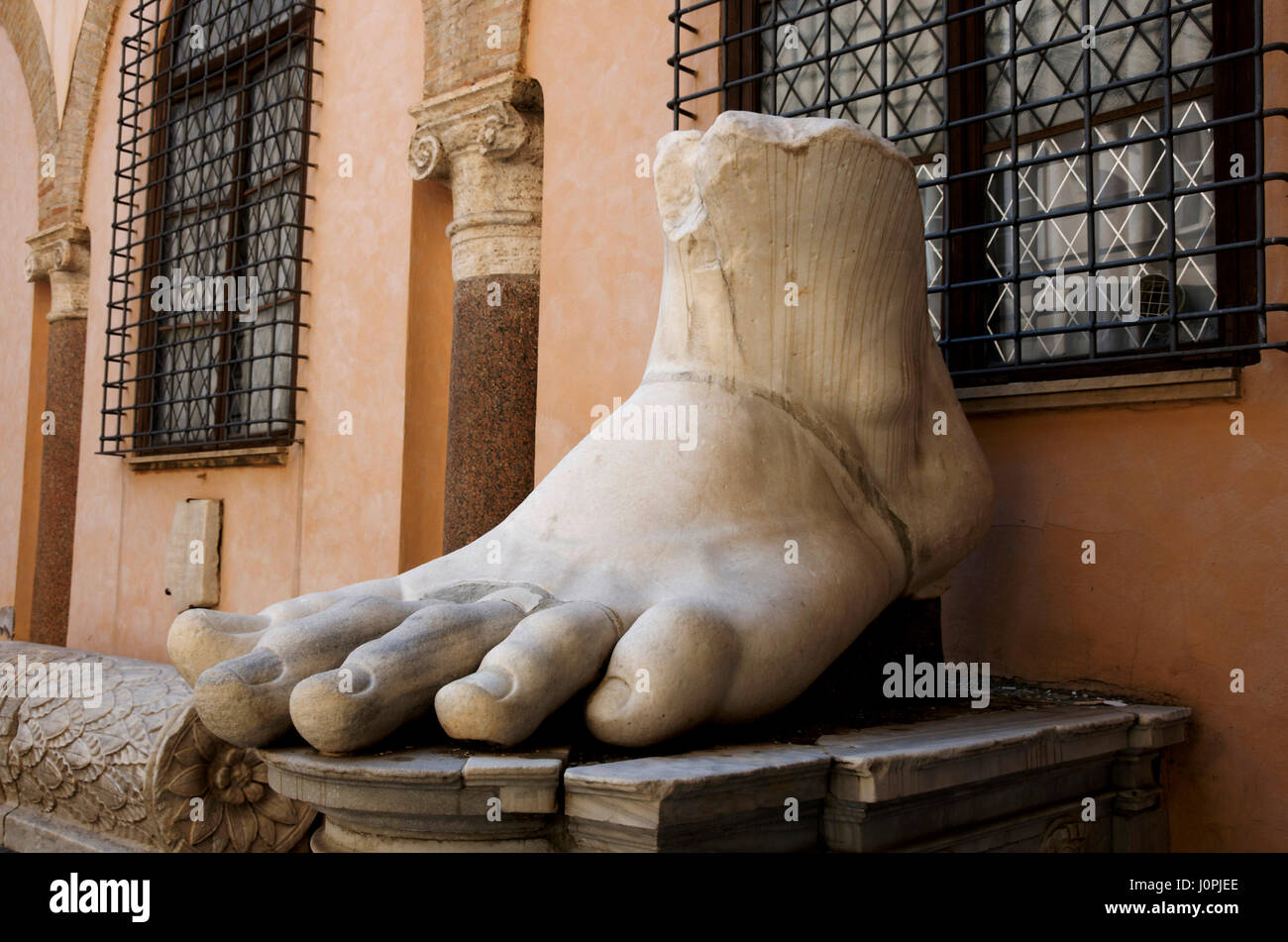 Giant foot of Emperor Constantine statue at Capitoline Museum showcases ...