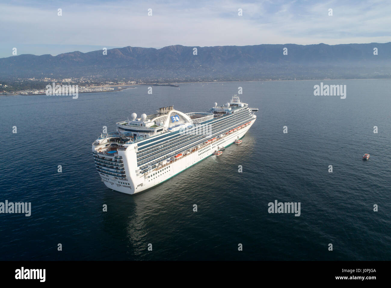 Cruise ship unloading passengers Stock Photo - Alamy
