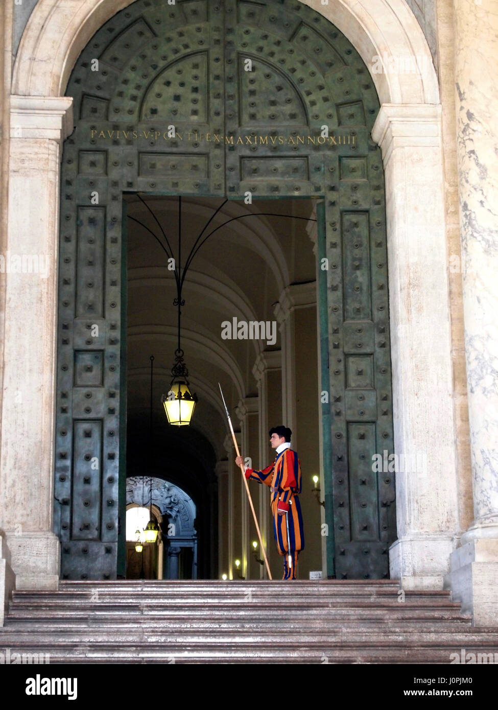 Swiss soldiers of the Swiss Guard at St. Peter's Basilica, Vatican ...