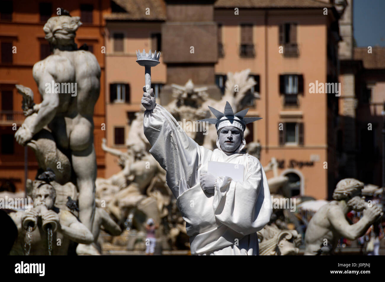Pantomime. Statue of Liberty. Piazza Navona. Rome. Italy Stock Photo ...