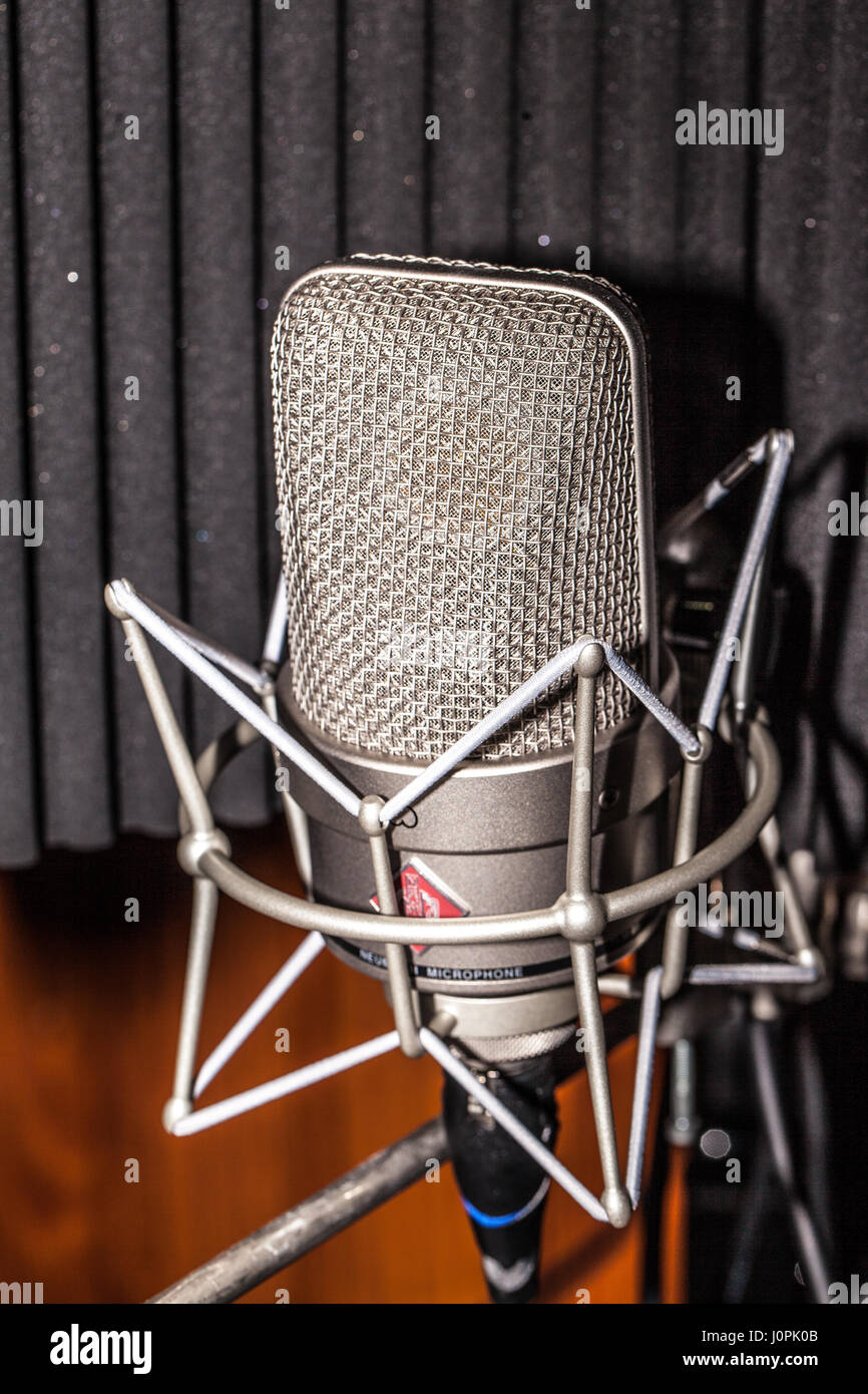 Female crooner hi-res stock photography and images - Alamy