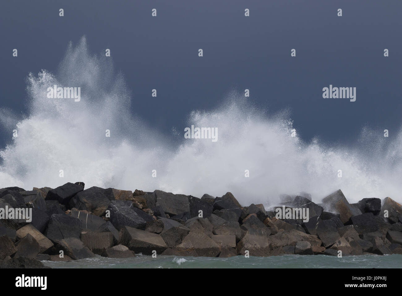 Waves exploding hi-res stock photography and images - Alamy