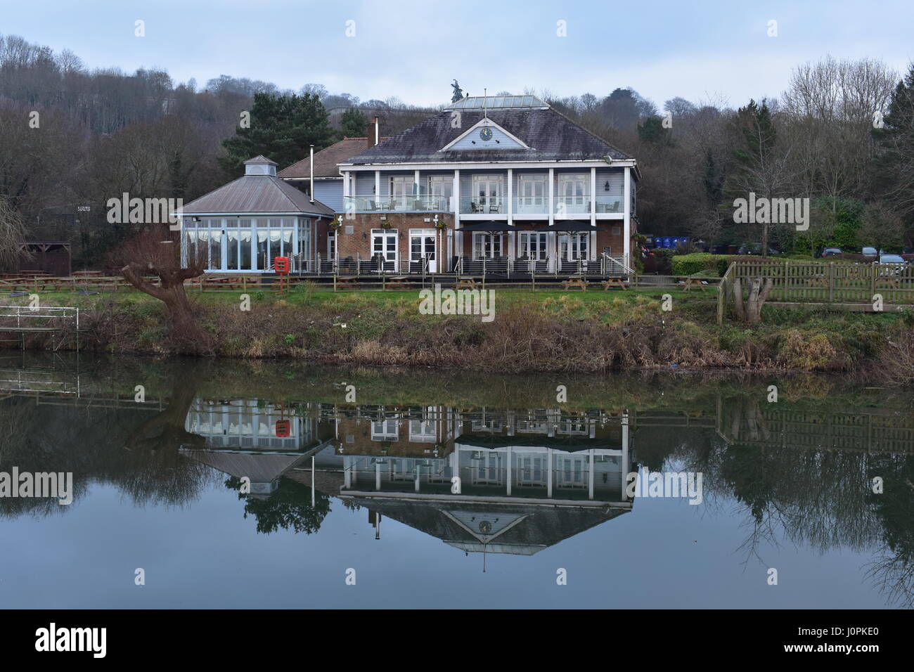 Restaurant overlooking river avon hi-res stock photography and images ...