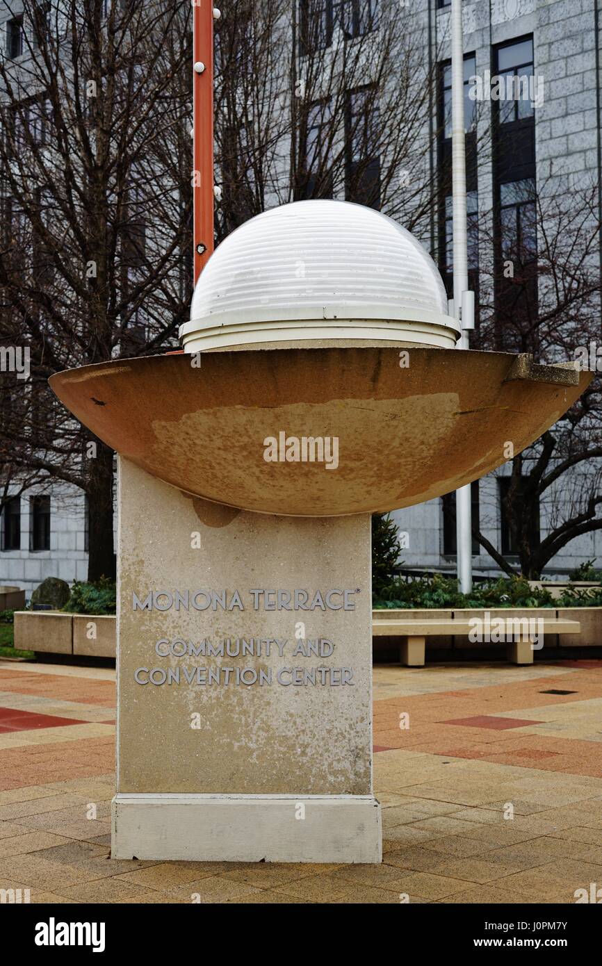 View of the Monona Terrace (Community and Convention Center) on Lake ...