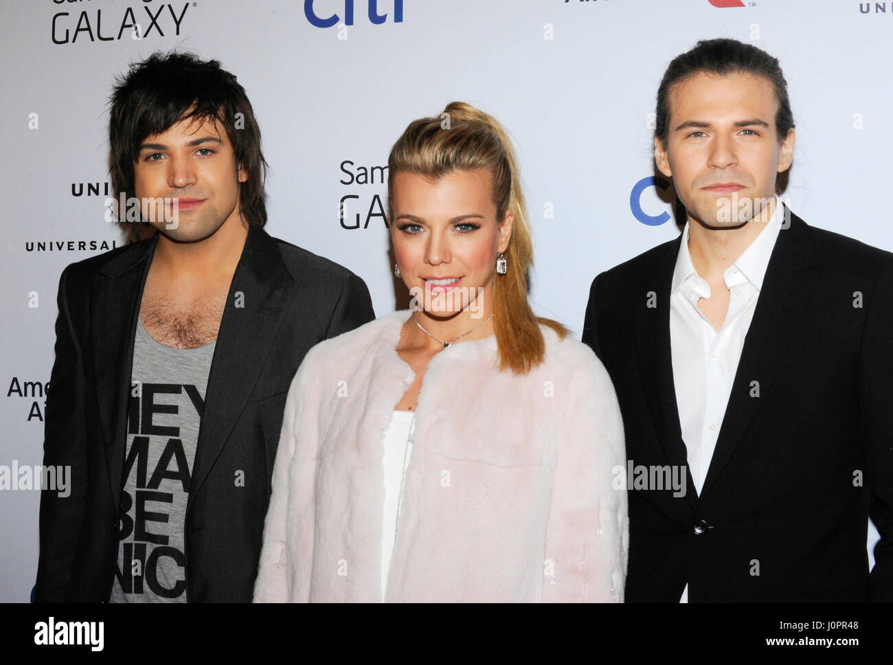 Recording artists hi-res stock photography and images - Alamy