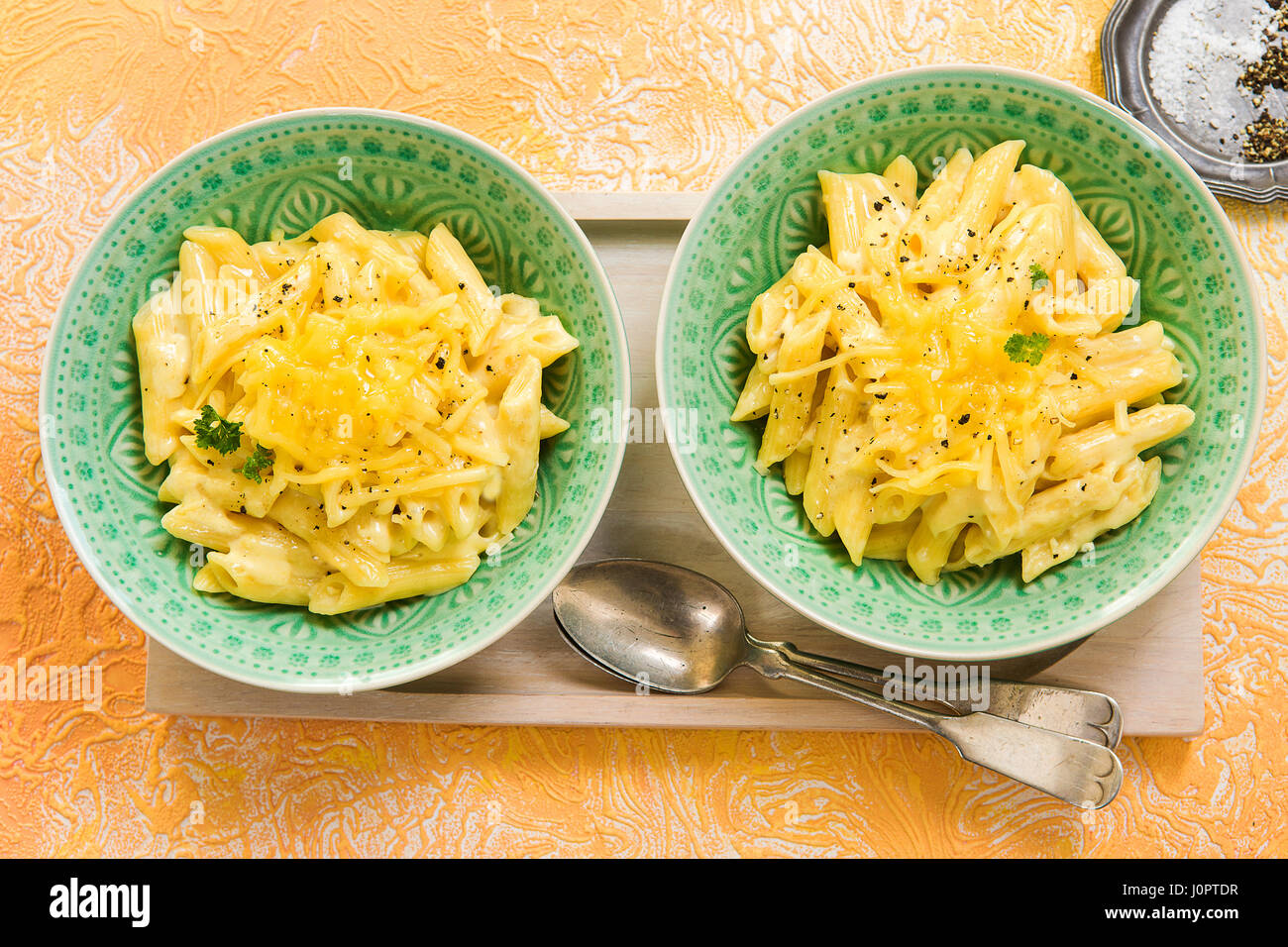 Cheesy penne pasta Stock Photo - Alamy