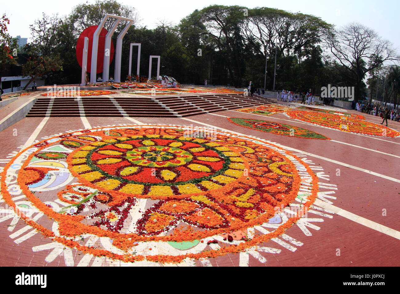 Central Shaheed Minar (Language Martyrs’ Monument) in Dhaka city built ...