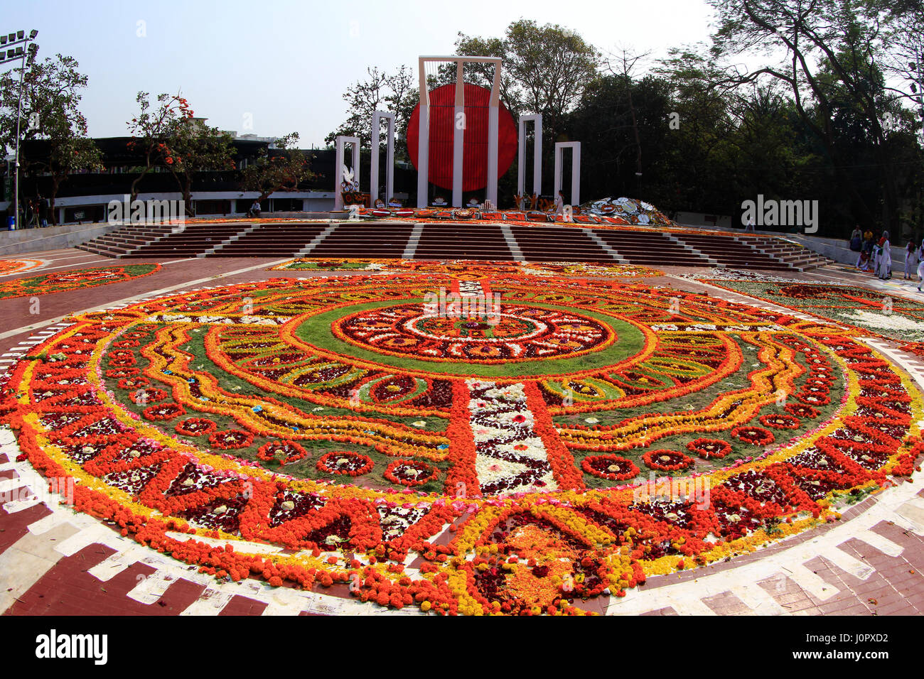 Central Shaheed Minar (Language Martyrs’ Monument) in Dhaka city built ...