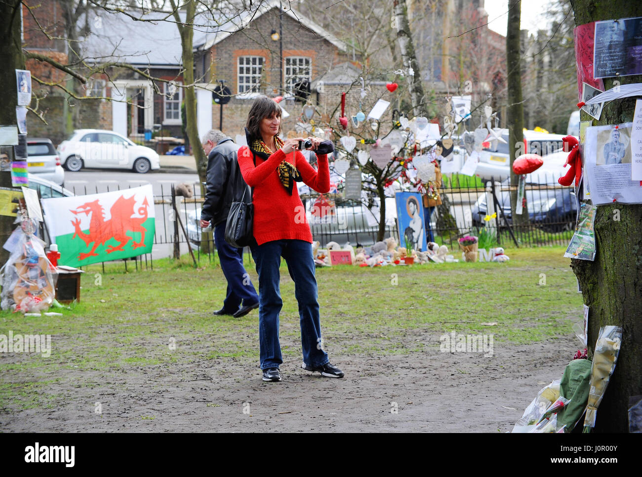 Highgate cemetery george michael hi-res stock photography and images ...